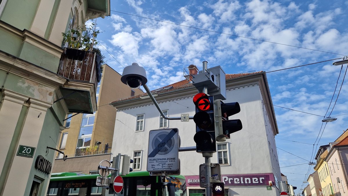 Latvijā parādās viedie luksofori: kur tie uzstādīti un kādus pārkāpumus ...