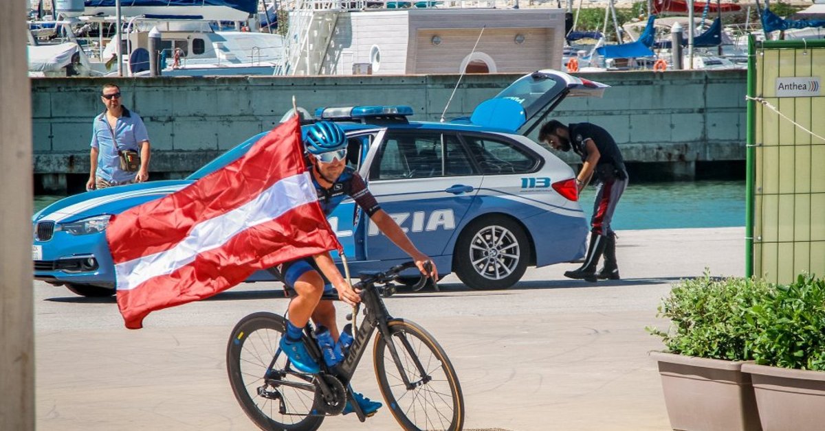 Arvis Sprude par vietējo apsteigšanu 4000 kilometrus garā braucienā ...