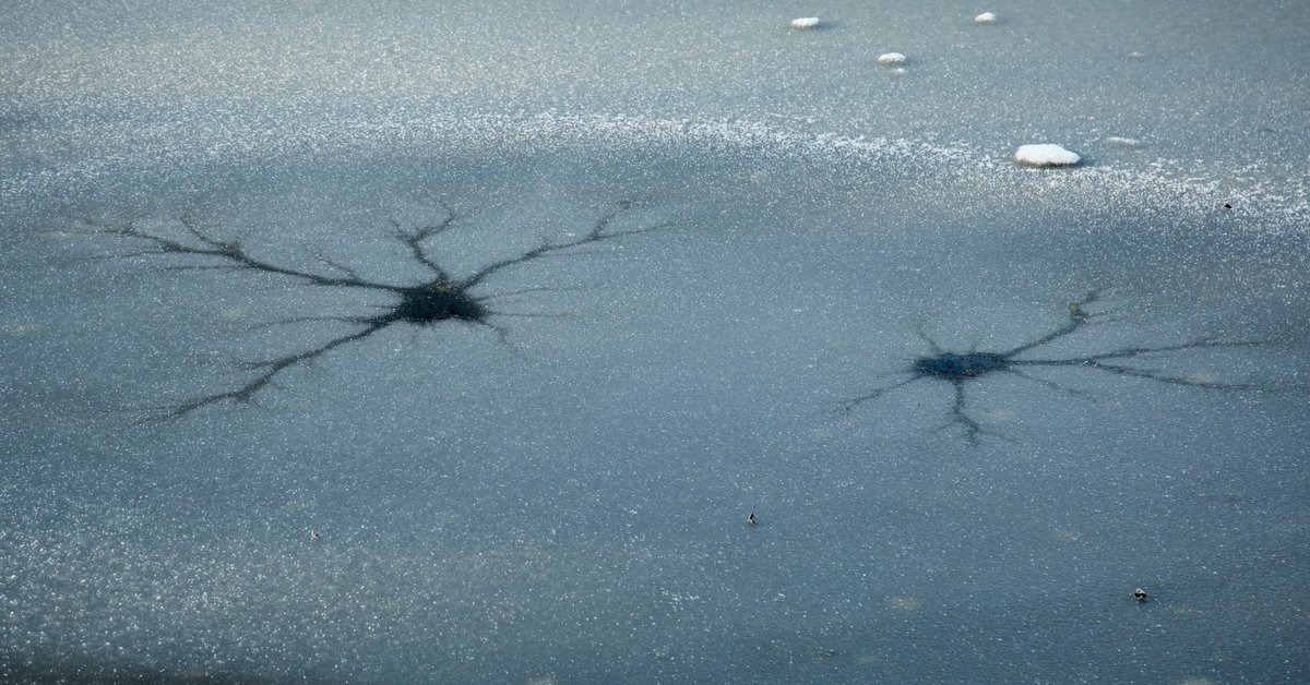 VUGD призывает жителей не выходить на лед замерзших водоемов