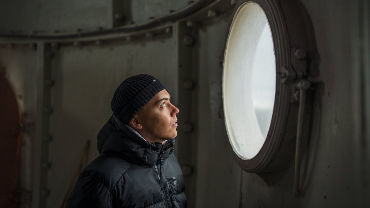 Te es uzņemu spēku. Izstaigāt Liepāju ar Mārtiņu Sesku