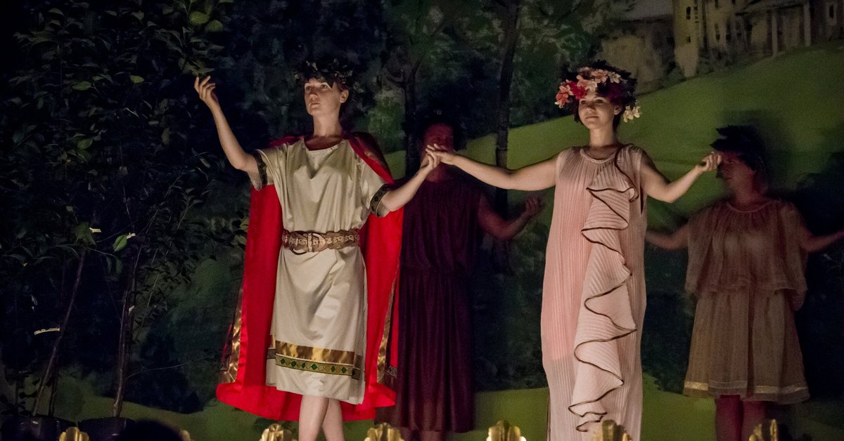 Foto: Bauskā top krāšņā baroka opera 'Orfejs'