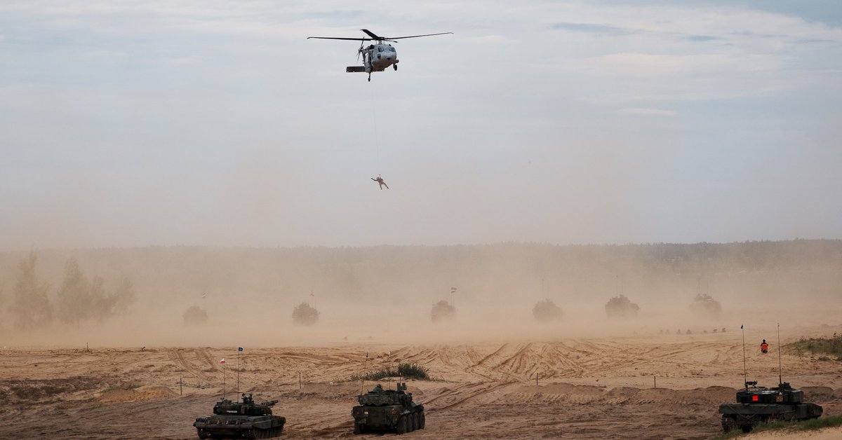 Reportāža: "Nameja" paraugdemonstrējumos helikopteri, snaiperi un tanki