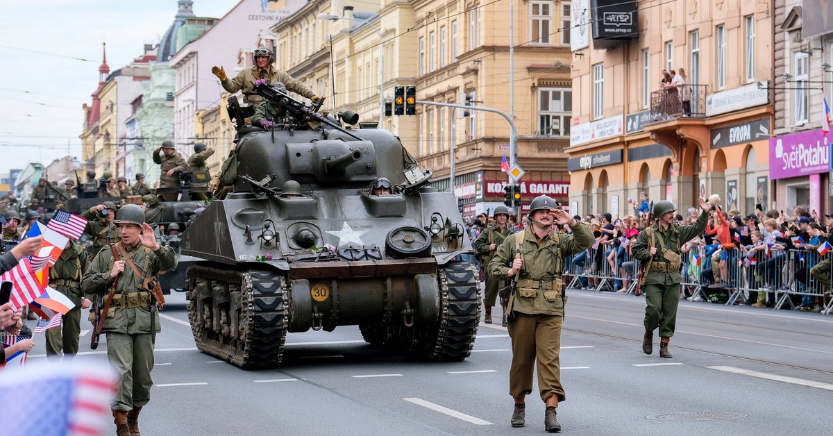 Foto: Pilzenē vērienīgi svin pilsētas atbrīvošanu no nacistiem