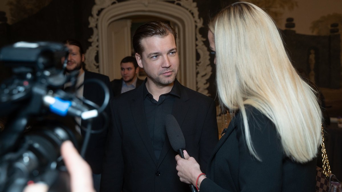 Katrīnei Vasiļevskai "Nelūgto viesu" pirmizrādē atsaka intervijas