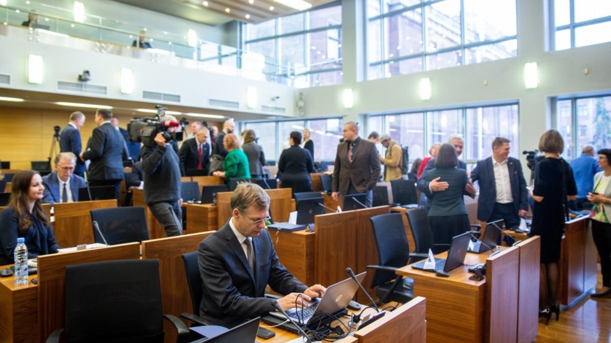 Rīgas domes deputāta "labumu grozs". Kuri izmantojuši iespēju saņemt ...