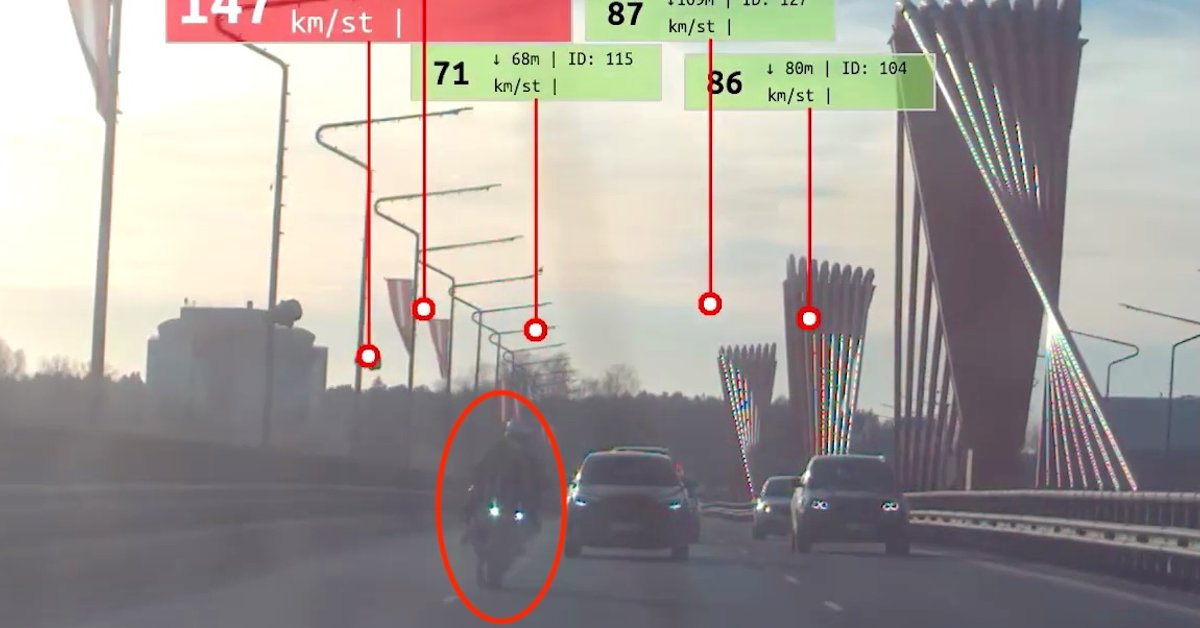 Video: BMW motociklists ar 157 km/h traucas pār Dienvidu tiltu un saņem bargu sodu