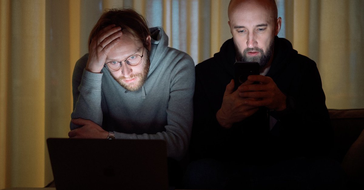 Darbs ar datoru un telefona skatīšanās tumsā sabojās redzi – zinātne ...