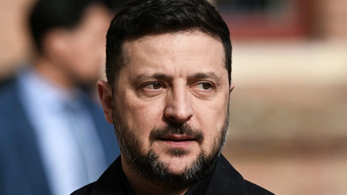 Ukraina plāno eksportēt ieroču pārpalikumus; Lielbritānijas karalis ASV ...