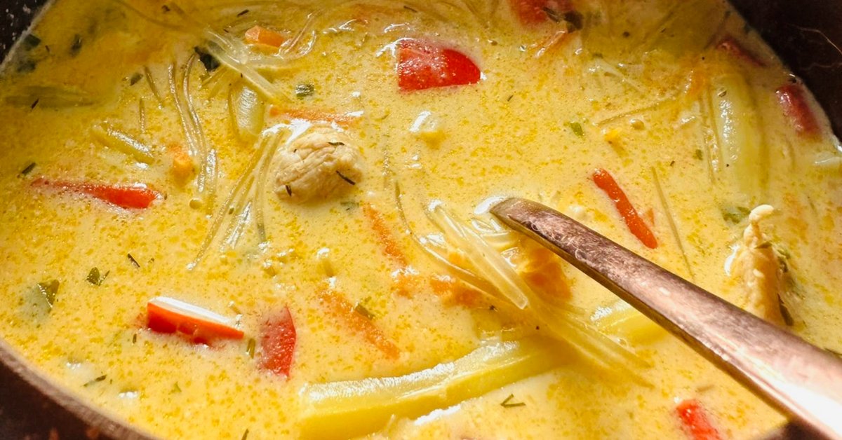 Vistas zupa ar stikla nūdelēm un kokosriekstu pienu