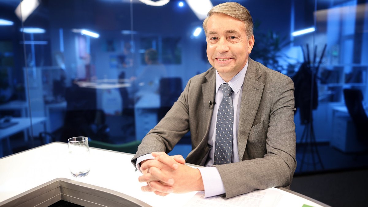 Video: Augulis beidzot uzzina, par ko saņēmis +20% pie algas