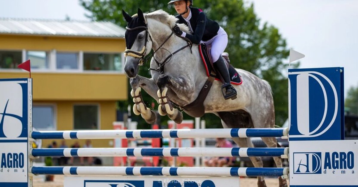 Vasarā manas mājas ir stallis. 15 gadus vecā jātniece Madara Pētersone