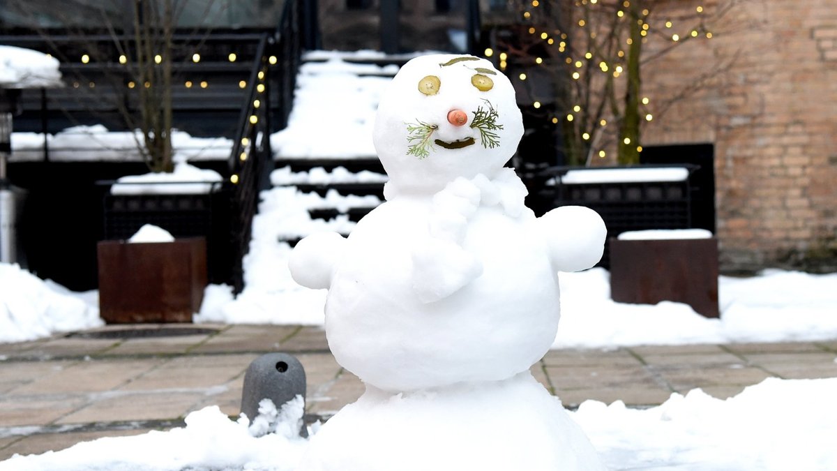 Oranžais brīdinājums – pirmdienas pēcpusdienā visā Latvijā valdīs atkala