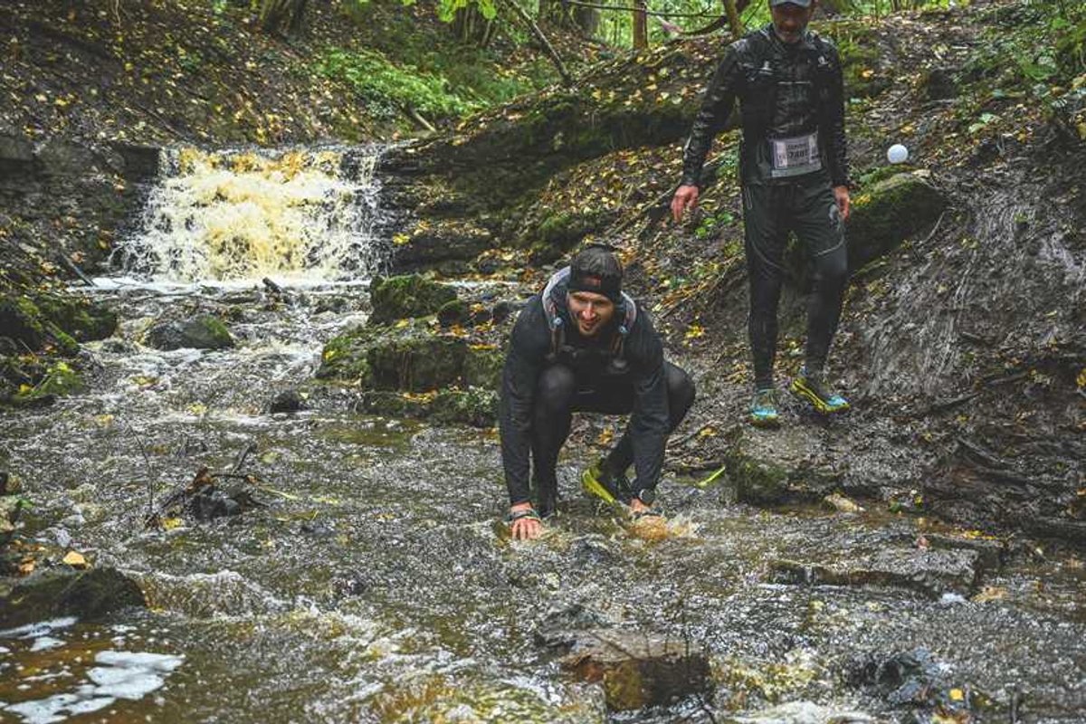 Foto: 'Stirnu buka' jubilejas sezona noslēdzas Sabilē kārtīgos dubļos