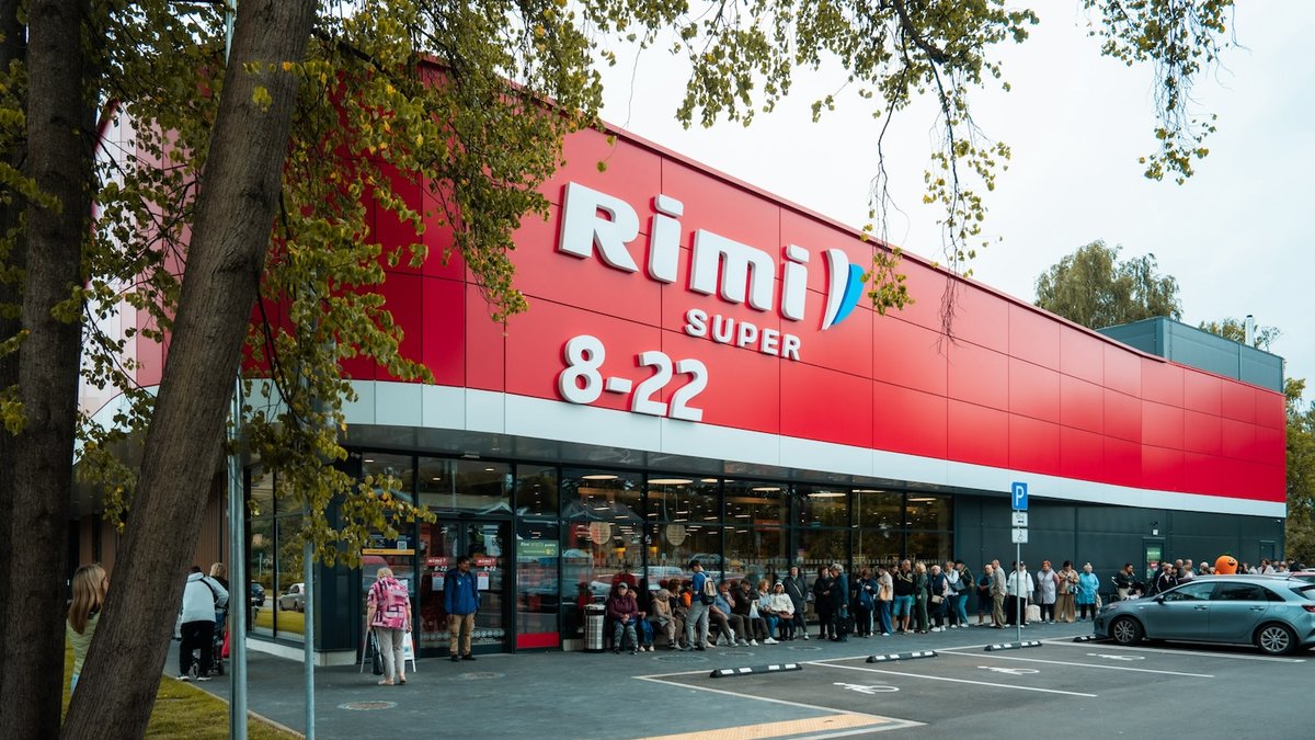"Rimi" atver veikalu tieši blakus ēkai, no kuras tika izlikts – jauna nodaļa konkurentu sāncensībā