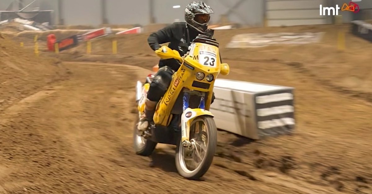 Video: Timrots izmēģina leģendāro Vintera Dakaras moci