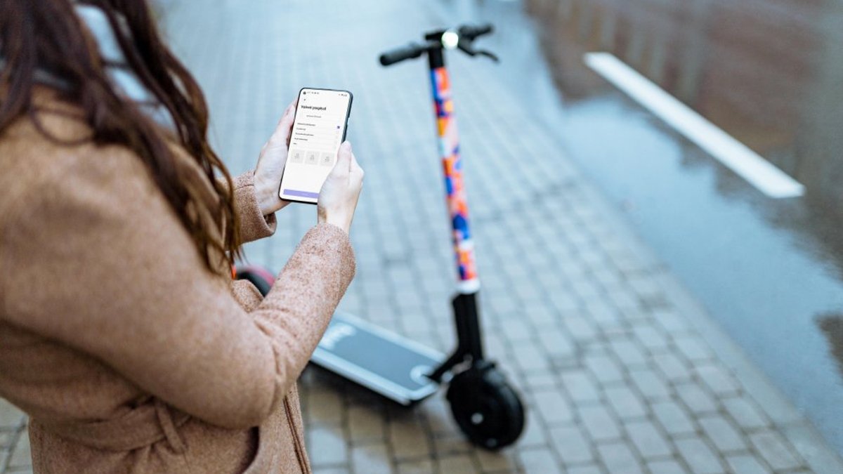 "Tuul" skrejriteņi pamet Rīgas ielas