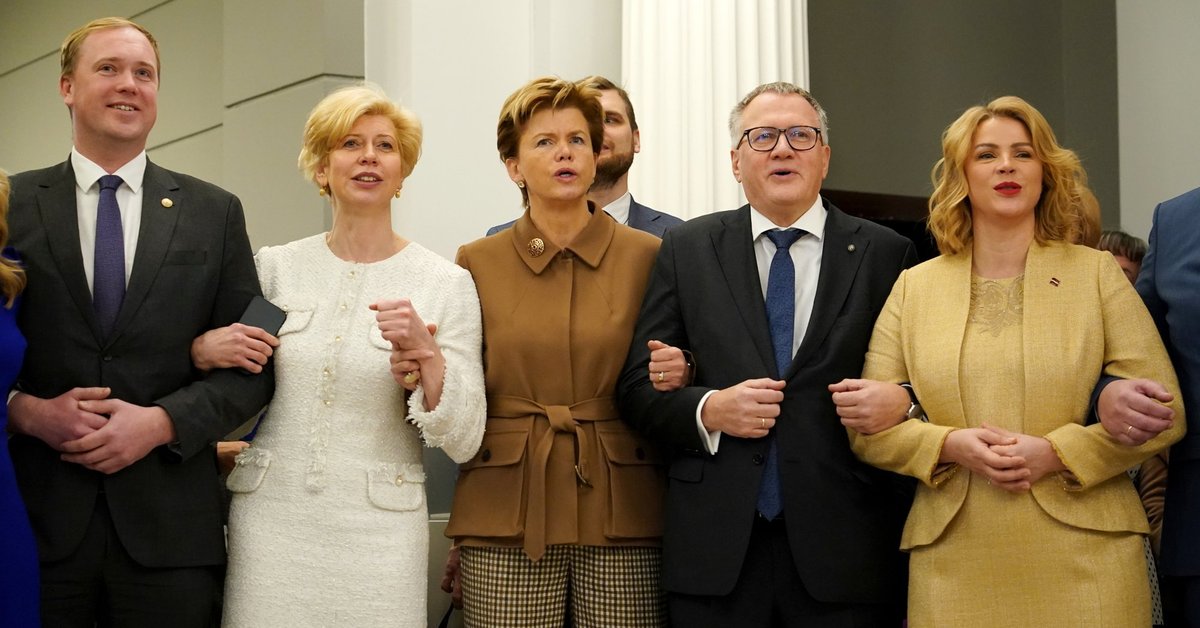 Ap 100 000 eiro ienākumi, skaidras naudas uzkrājumi – kas Siliņas un 13 ...