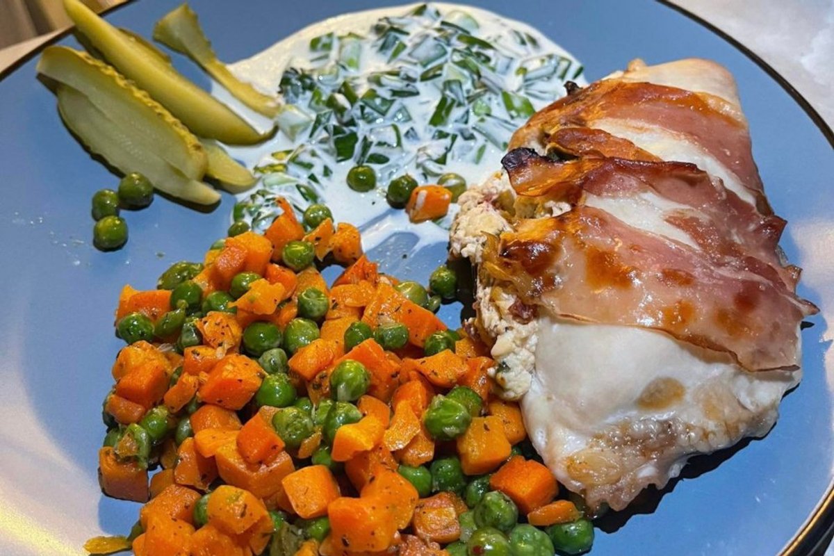 Recepte, kā dabūt vīru: sulīga vistas krūtiņa bekonā Vidusjūras gaumē