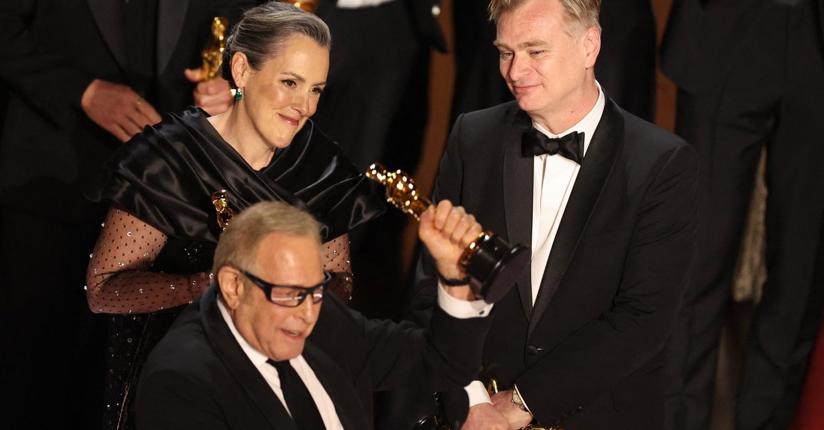 'Oskaru' ceremonijā triumfē filma par atombumbas radītāju – 'Openheimers'