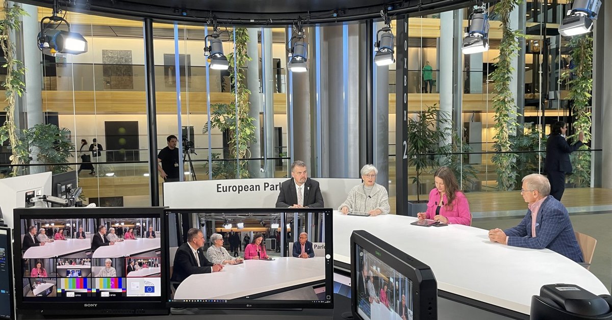 ''Vienotībai' kāpa uz kājām', bet 'tagad ir līnijdejas ...