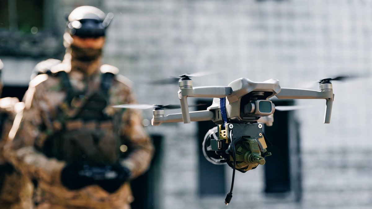 Sigita Struberga, Anete Hofmane: Dronu krīze – ne tikai dienestu, bet ...