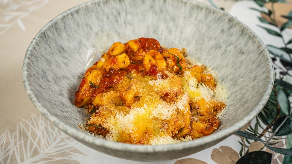 Vakariņas pa lēto: Brigita Reisone gatavo kartupeļu klimpas itāļu stilā