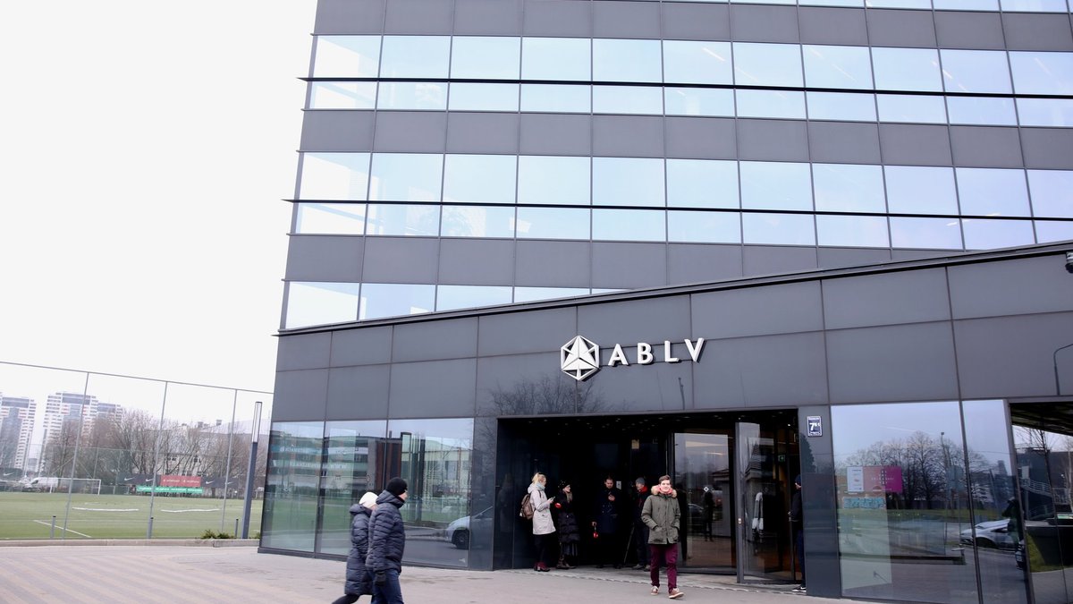 KNAB jāatlīdzina "ABLV Bank" izdevumi par arestētu naudas līdzekļu ...