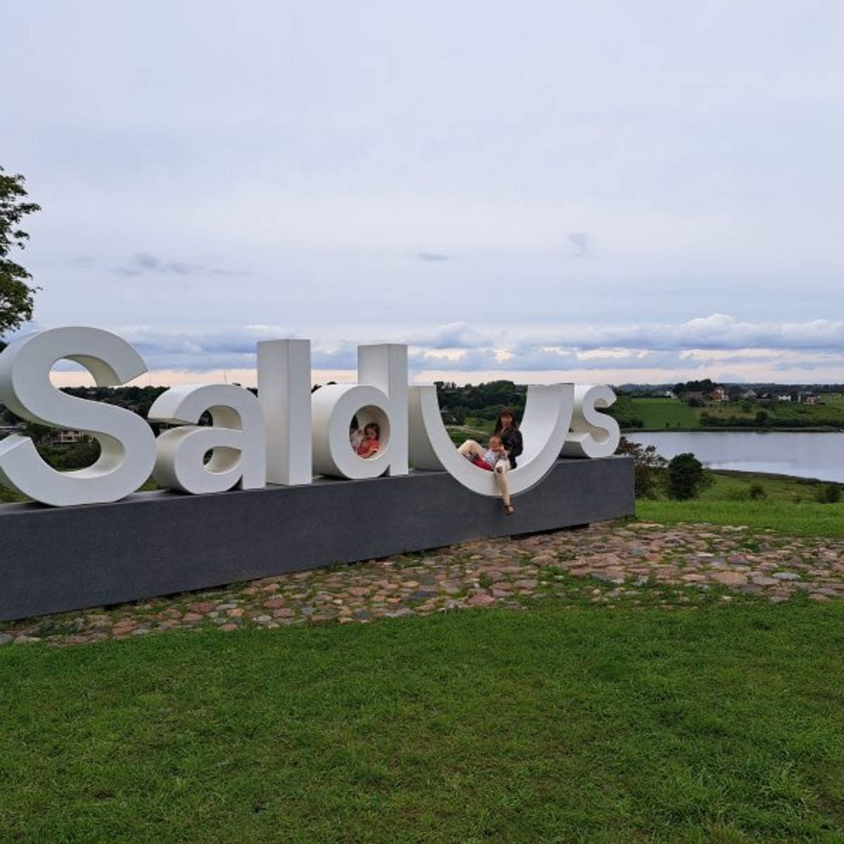 Saldus un Pakuļu ezeros ielaisti 16 500 zandarti