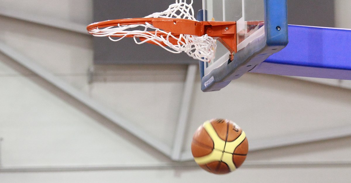 BK ‘Valmiera’ pārspēj 'Latvijas Universitātes' komandu