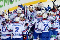 Video: Bijušais KHL prezidents SKA uzvaru Gagarina kausā iemūžina ...