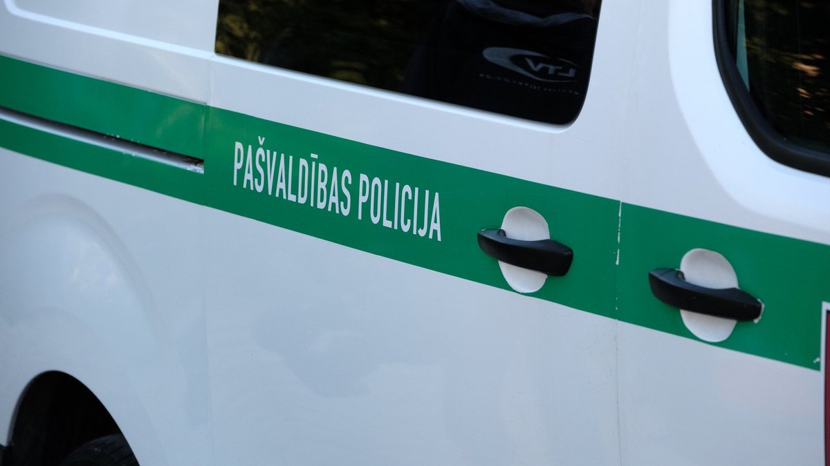 Bauskā piketā prasīs pašvaldības policijas priekšnieka atlaišanu (plkst ...