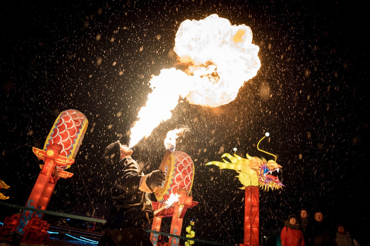 Foto: Atklāts gaismas festivāls 'Āzijas lielās laternas. Pūķi, mīti un ...