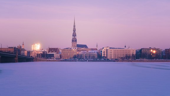 Trešdien debesis skaidrosies, vietām uzspīdēs saule