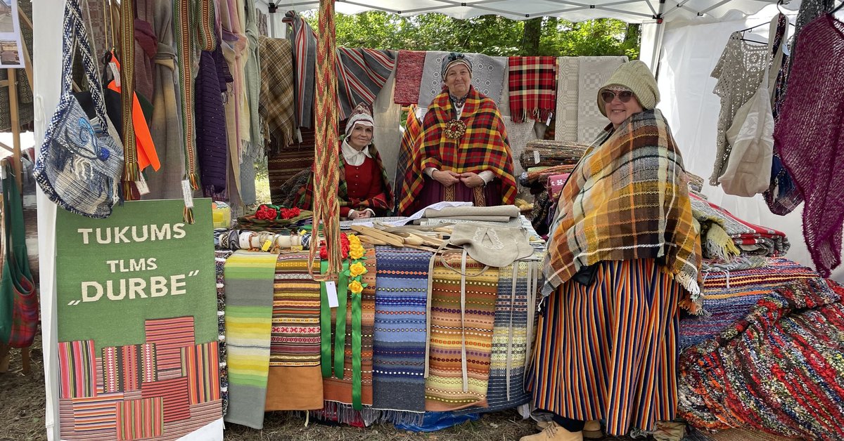 Foto: Amatnieku labumi un lustes vērienīgajā Brīvdabas muzeja gadatirgū