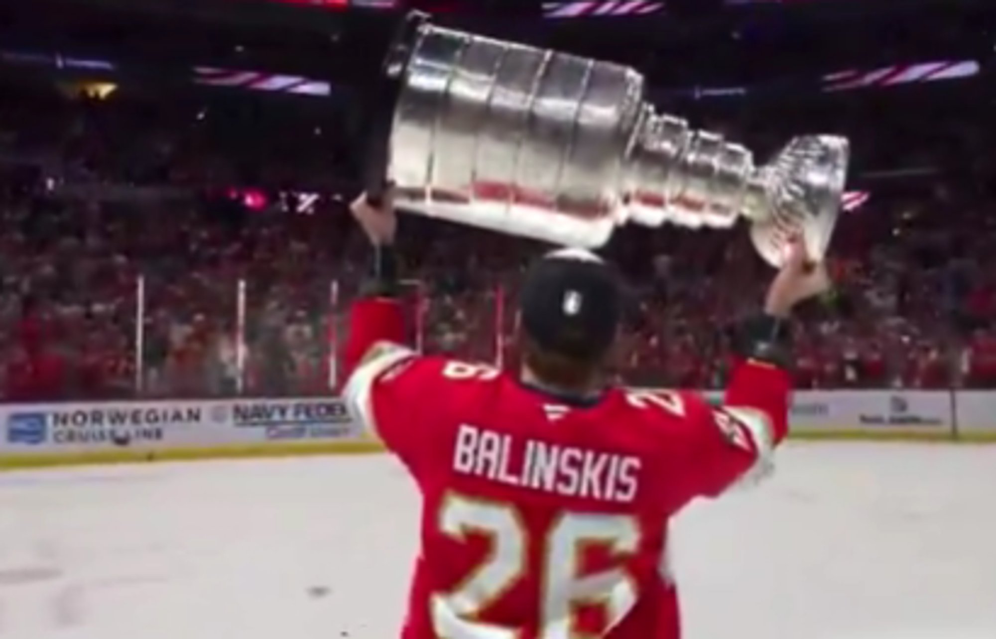 Floridas "Panthers" hokejisti jau pirmajā dienā jūtami apskādējuši ...