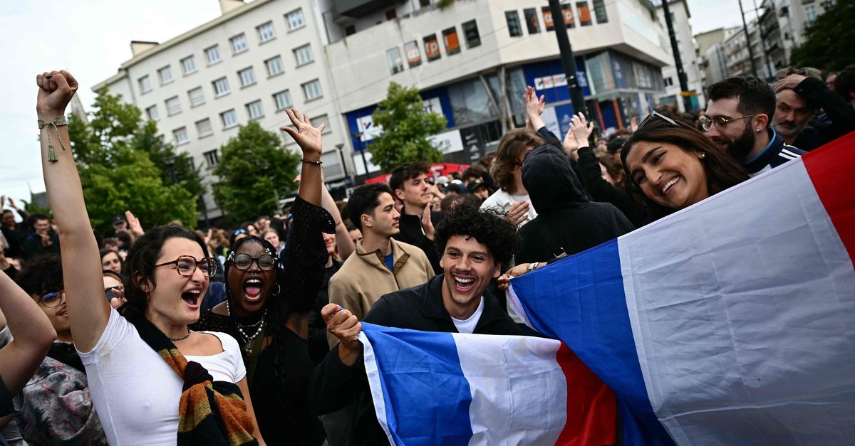 Aptaujas: Francijas parlamenta vēlēšanu otrā kārtā vadībā kreiso ...