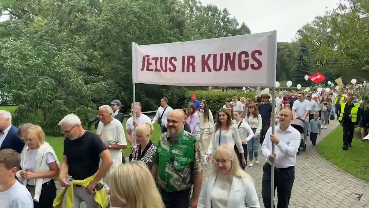 Video: Kristiešu gājiens "Jēzus maršs" pulcējis vairākus simtus cilvēku