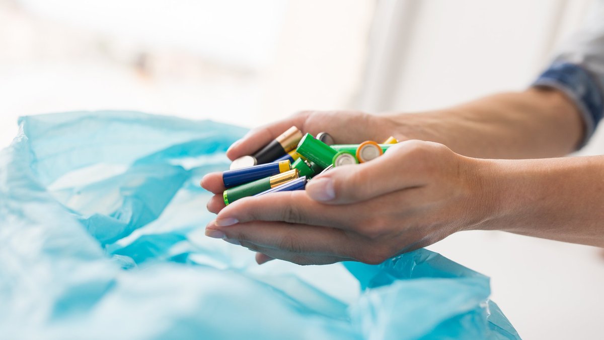 Degot litija baterijām, Sarkandaugavā radušies nelieli sprādzieni