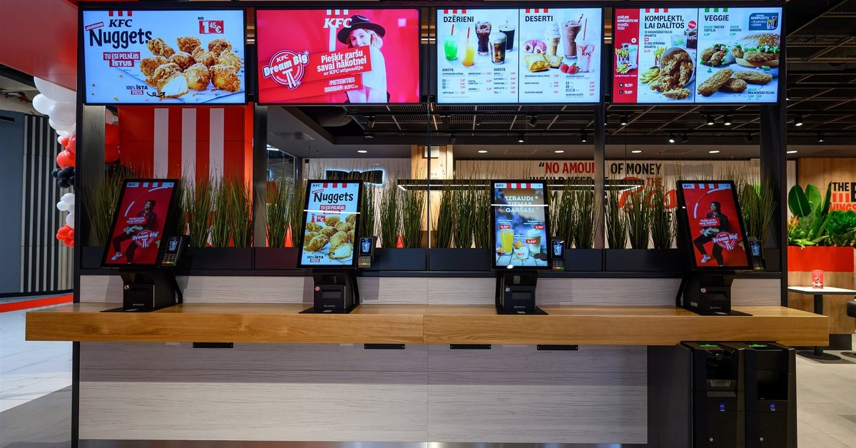 Foto: Atvērts lielākais KFC restorāns Latvijā