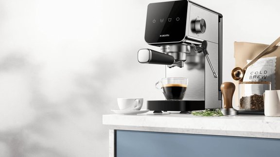 Mazais, bet jaudīgais "Xiaomi Semi-automatic Espresso Machine" gatavo ...
