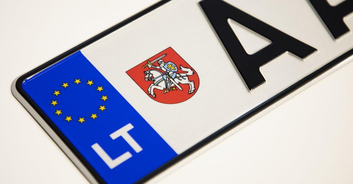 Lietuvā auto numurzīmes rotās valsts ģerbonis – vai Latvija sekos piemēram?