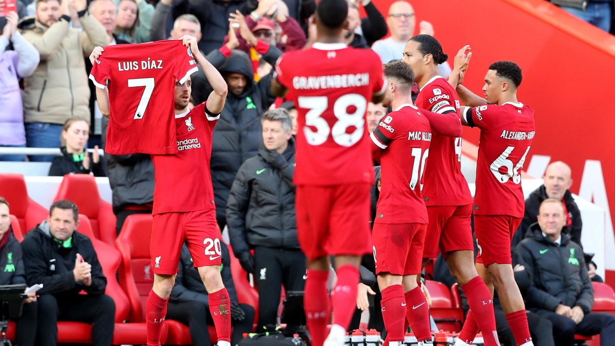 "Liverpool" futbolisti atgriežas Anglijas čempionu tronī