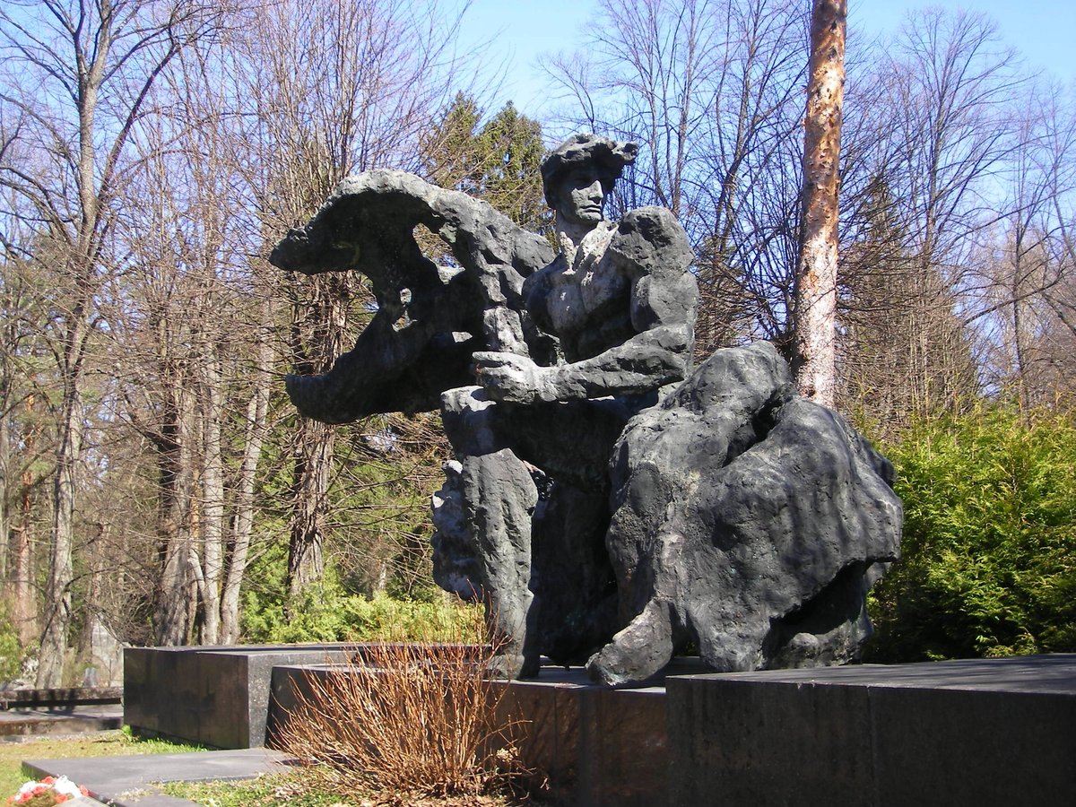 85. jubileju svin tēlniecības vecmeistars Aivars Gulbis