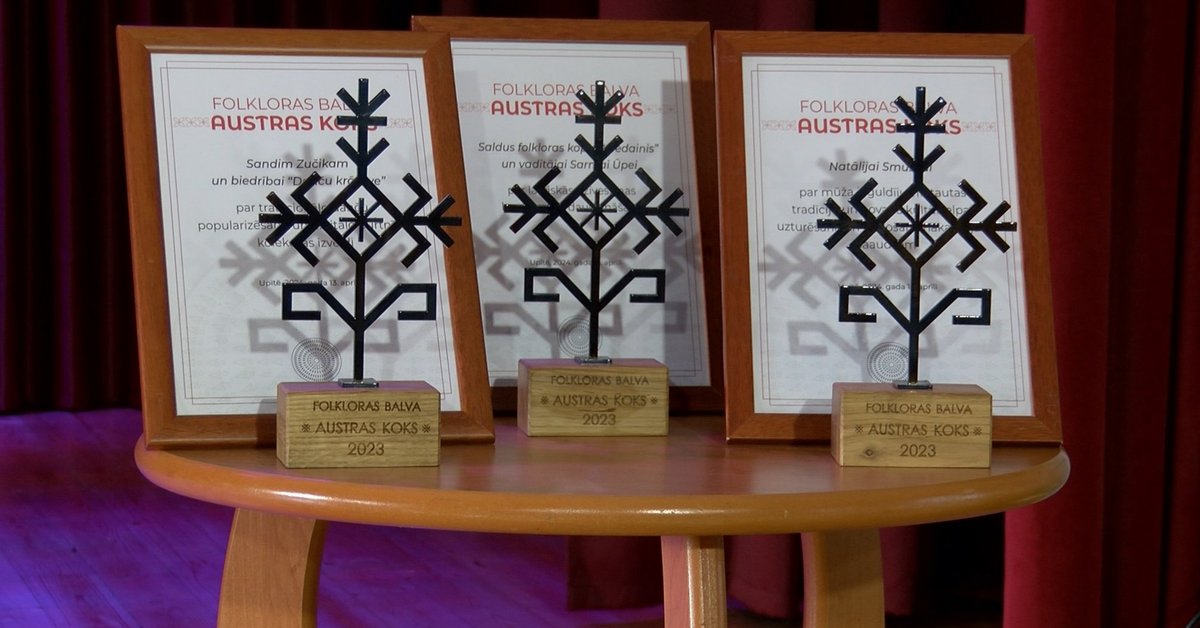 Par folkloras un tradīciju kopšanu pasniegti ikgadējie 'Austras koki'