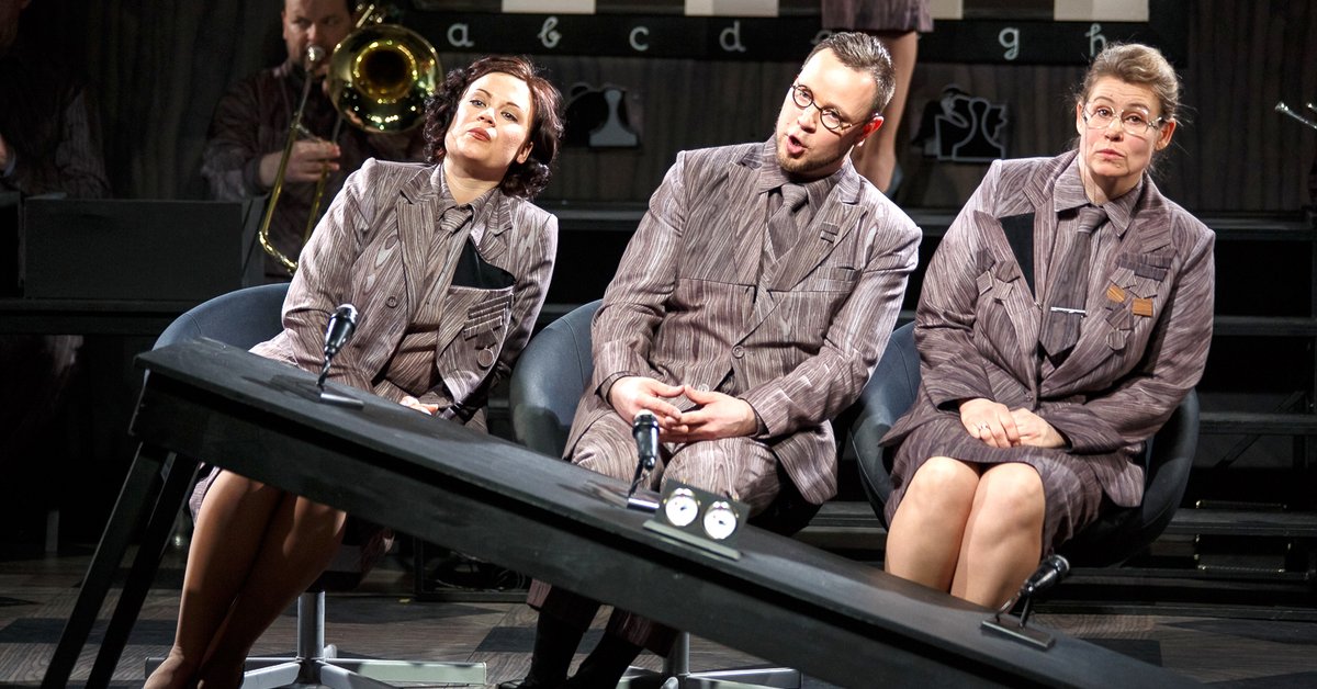 Foto: Operas-lekcijas 'Mihails un Mihails spēlē šahu' avangardiskā ...