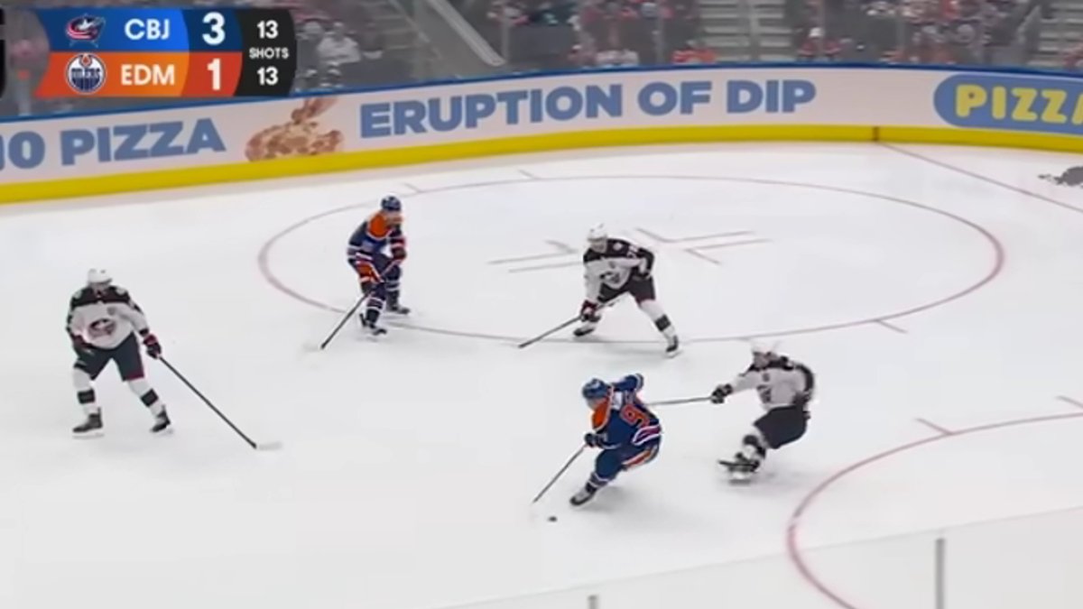 Video: Kā Beļavskis ziedu laikos – Makdeivids ar pirueti iemet ...