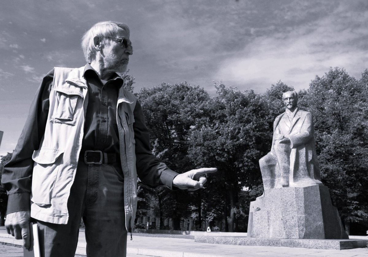 Mūžībā devies tēlnieks, daudzu pazīstamu pieminekļu autors Aivars Gulbis