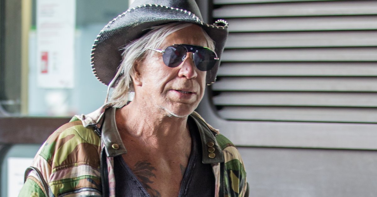 Mikijs Rurks vāc miljons dolāru, lai atjaunotu karā cietušo Hersonu