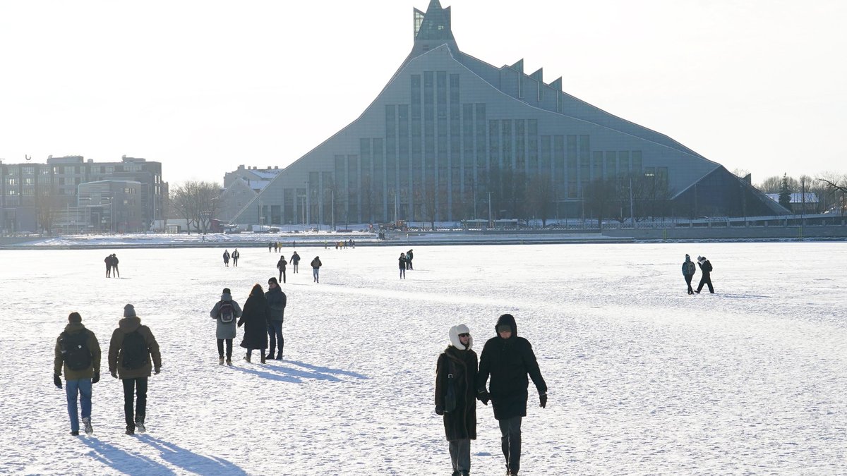 Rīgā aizliegs iedzīvotājiem atrasties uz Daugavas ledus