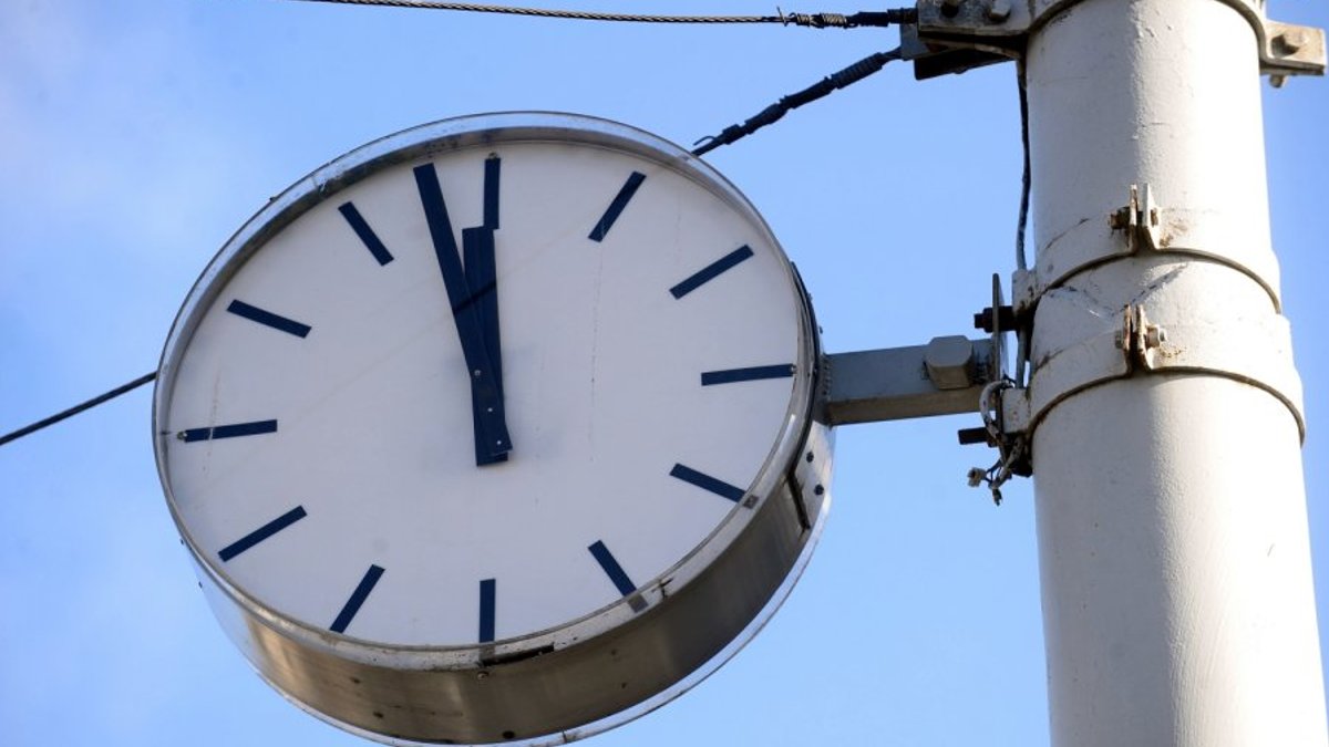 Латвия перешла на летнее время: стрелки часов - на час вперед